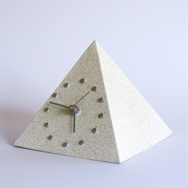 horloge table design PYRAMID - grecaridea